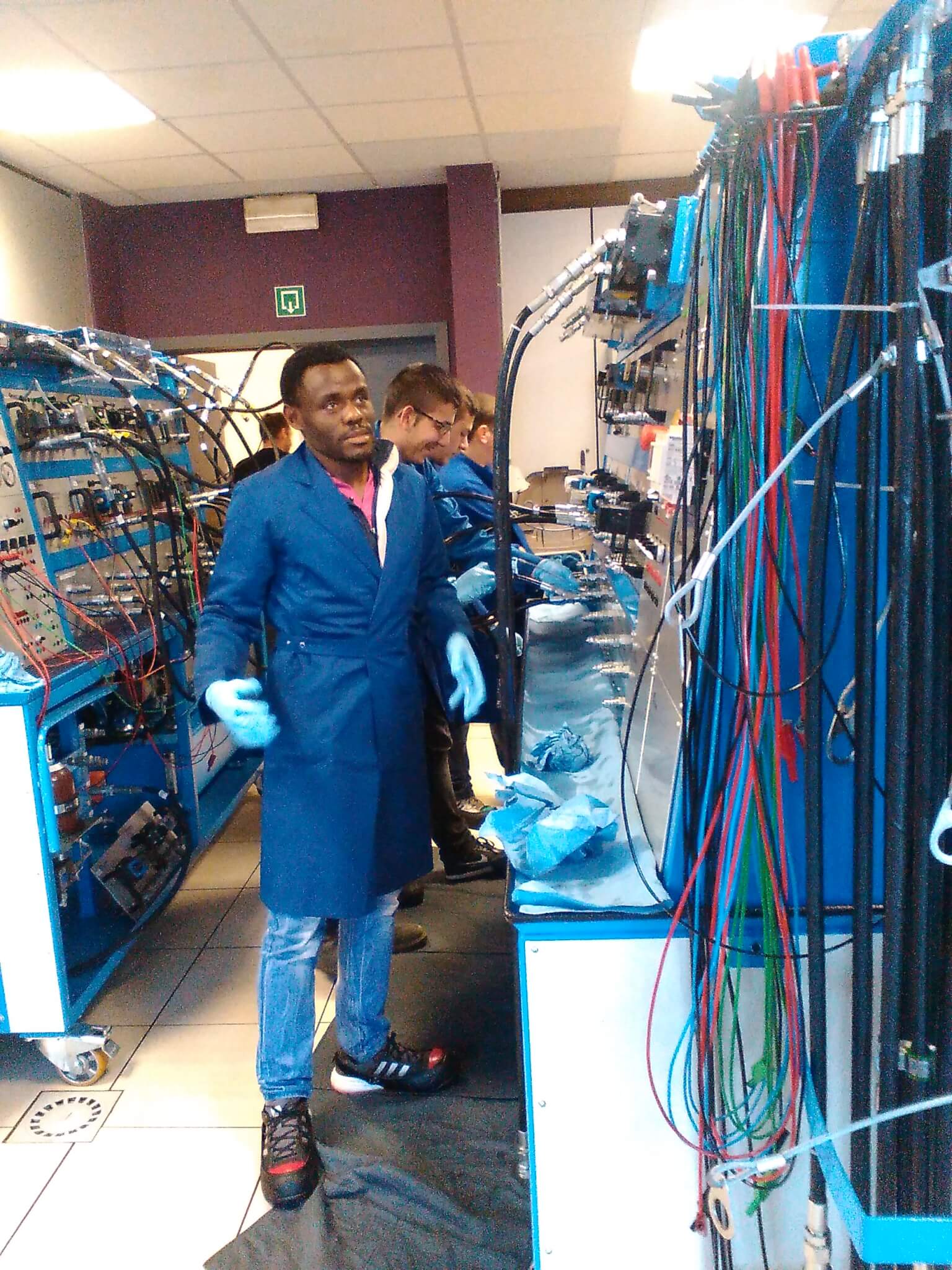 Les étudiants en bachelier Informatique Industrielle en formation au TechnoCampus de Mons ...